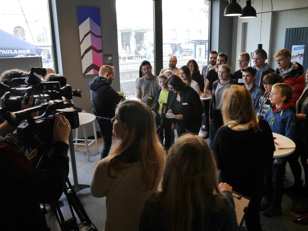 “Ehrenmann / Ehrenfrau” schlägt “Snackosaurus”